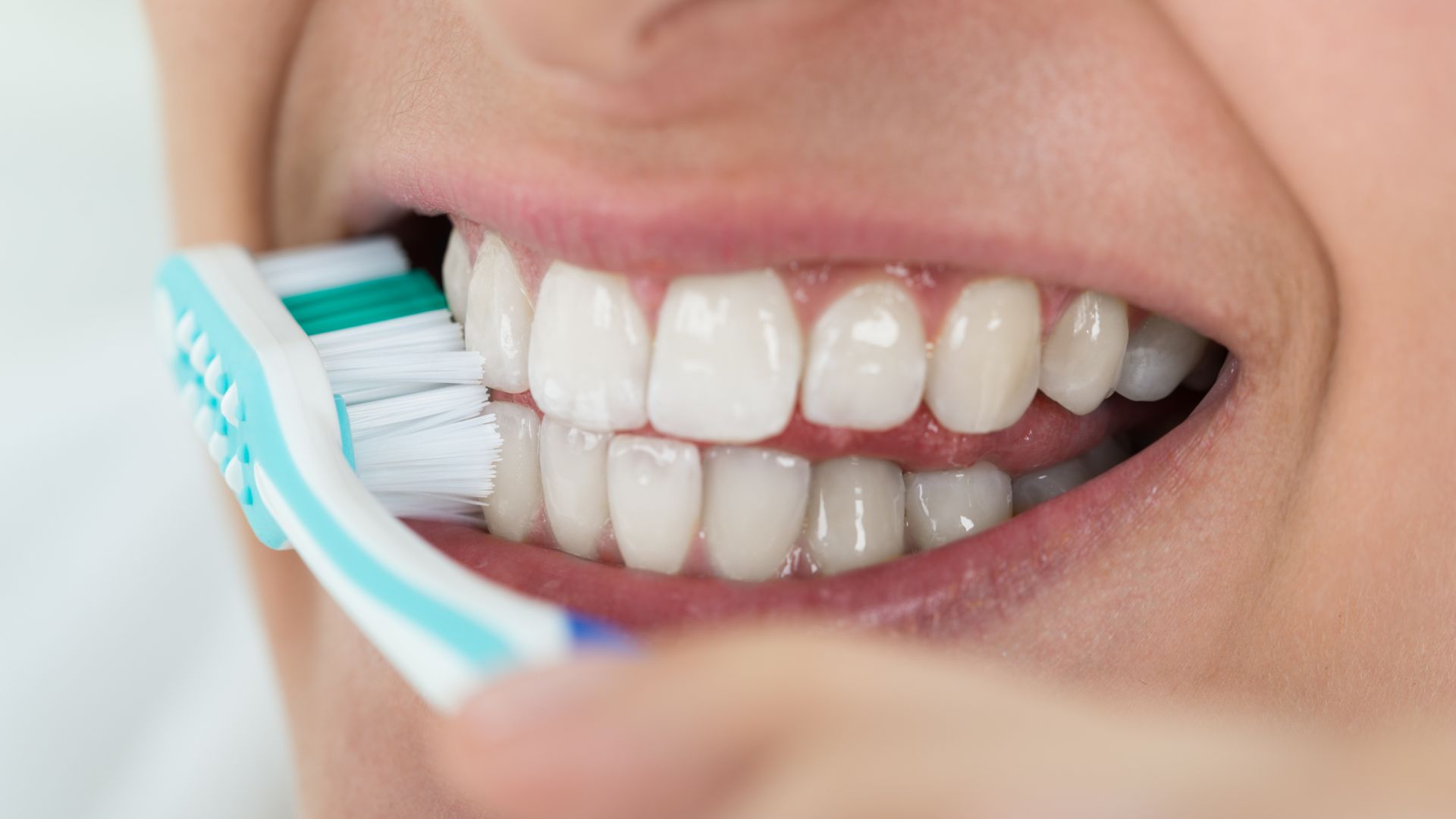 Cara Ampuh Menghilangkan Noda Kuning di Gigi - Zact Toothpaste